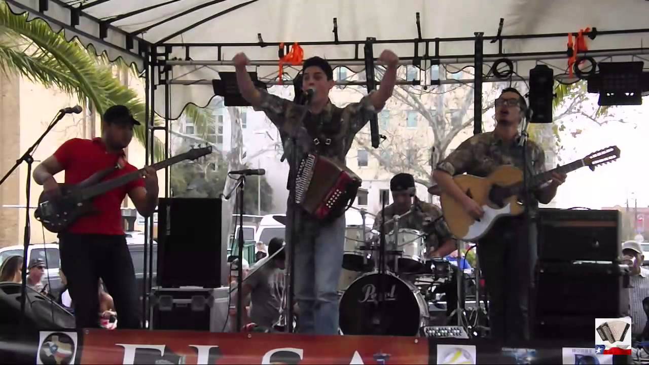 Hunter Chavez y Los Cazadores TMA Fan Fair 2015 - YouTube