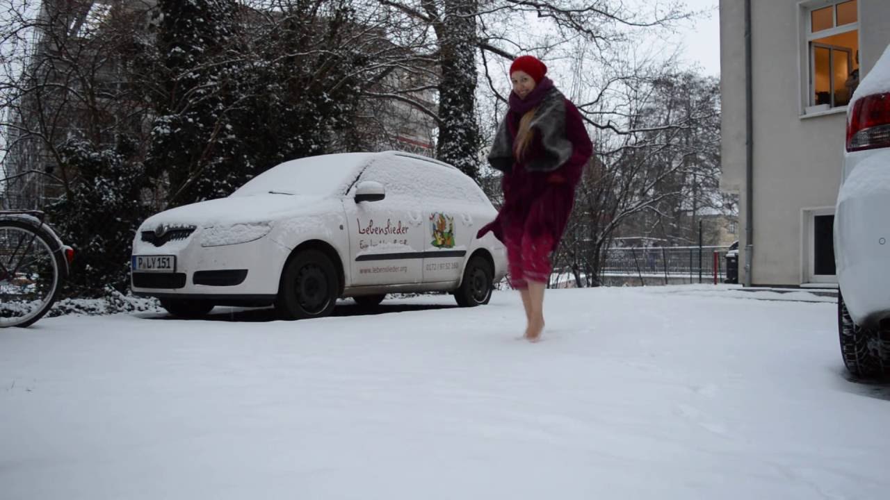 Barfuß im Winter - YouTube