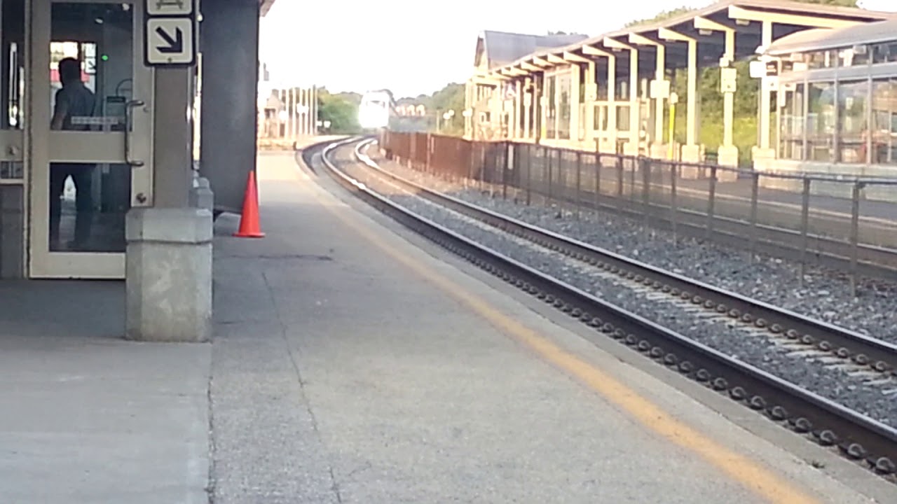 GO train speeds thru Danforth - YouTube