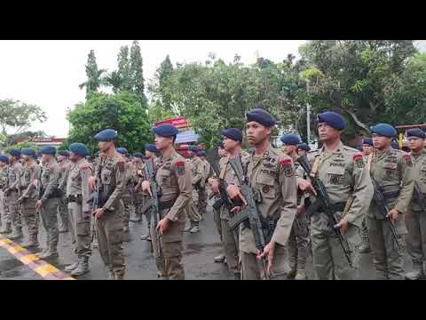 Dansat Brimob Kaltim Pimpin Upacara Pembukaan Latihan Kemampuan Wanteror - YouTube