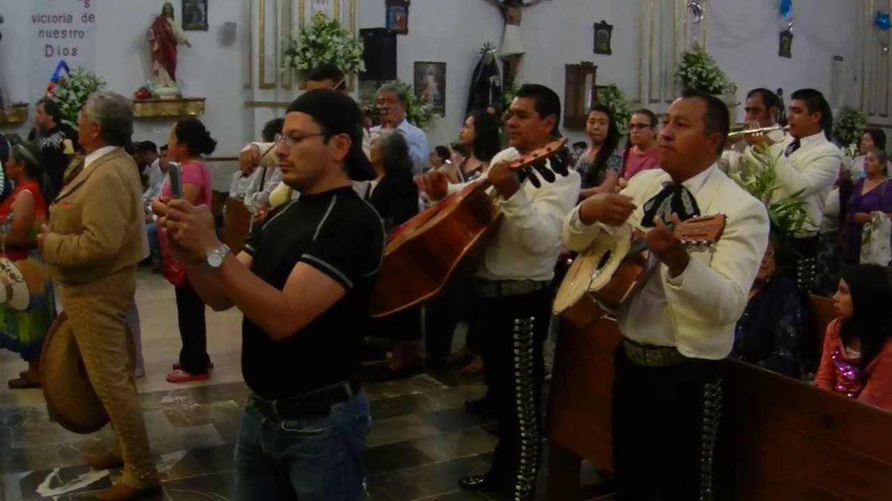 Mariachis en la iglesia - Las Mañanitas - Mariači baznīcā - YouTube