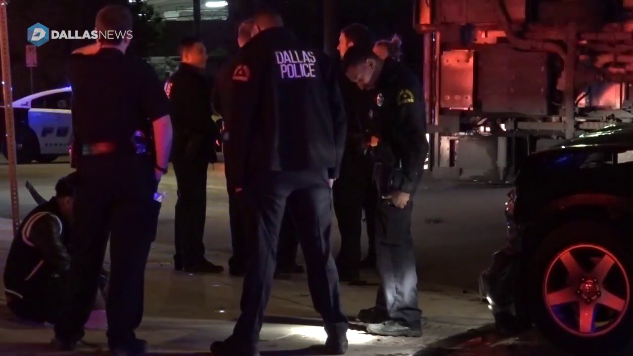 Driver crashes into Dallas Fire-Rescue ambulance - YouTube