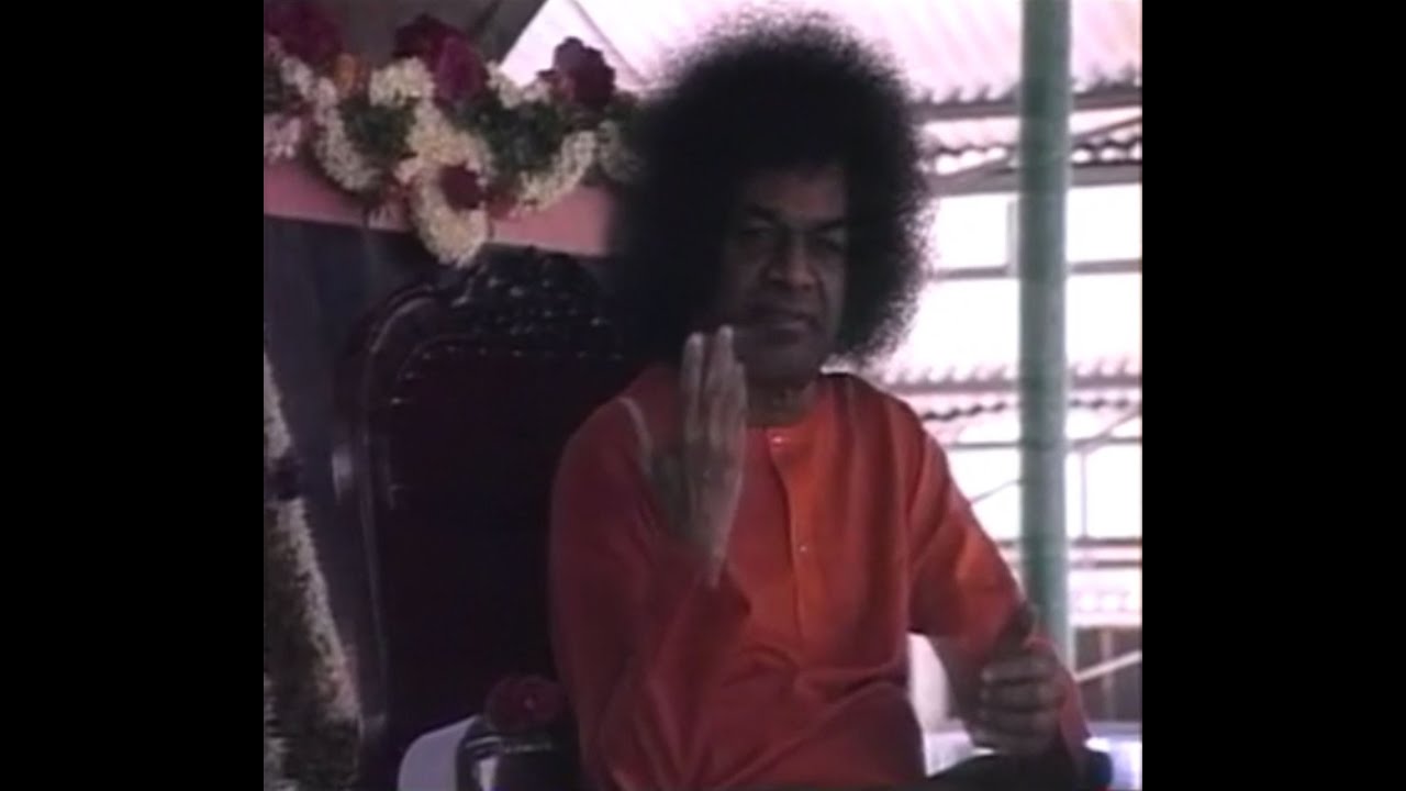 Bhagawan Sri Sathya Sai Baba | Darshan and Bhajans in Brindavan | 1990 ...