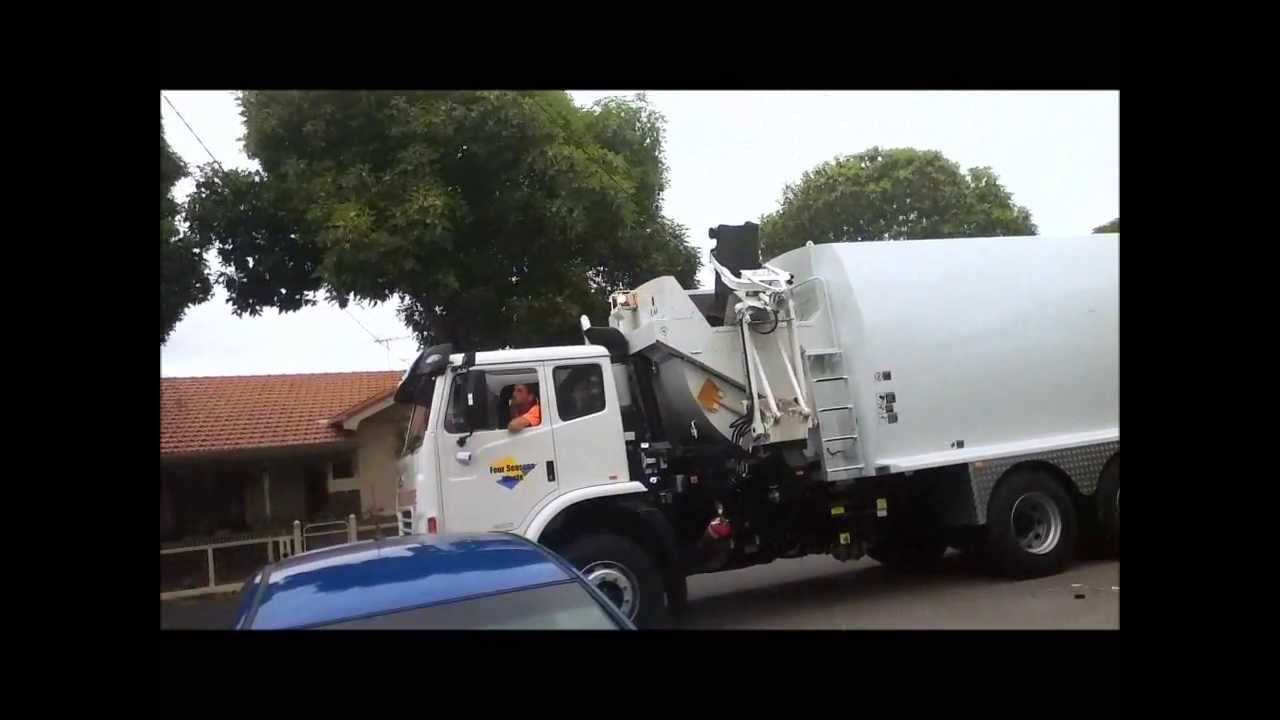 Port Phillip Garbage Collection With The New Trucks - YouTube