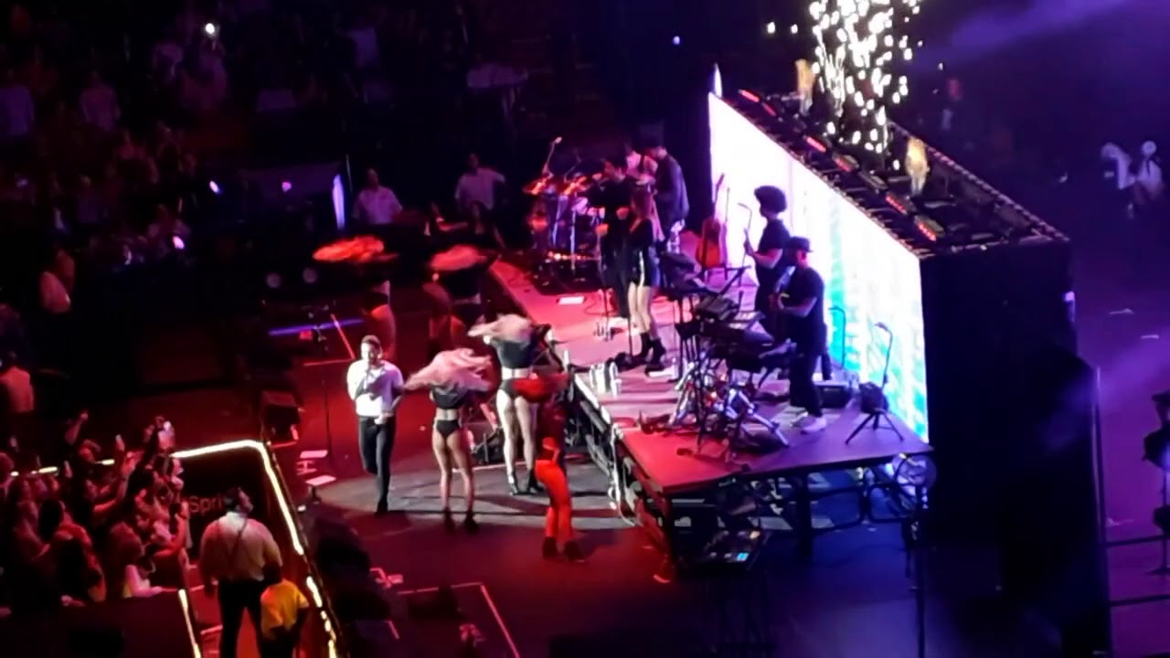 El Préstamo - Maluma | Uforia Concert Miami 2018 - YouTube
