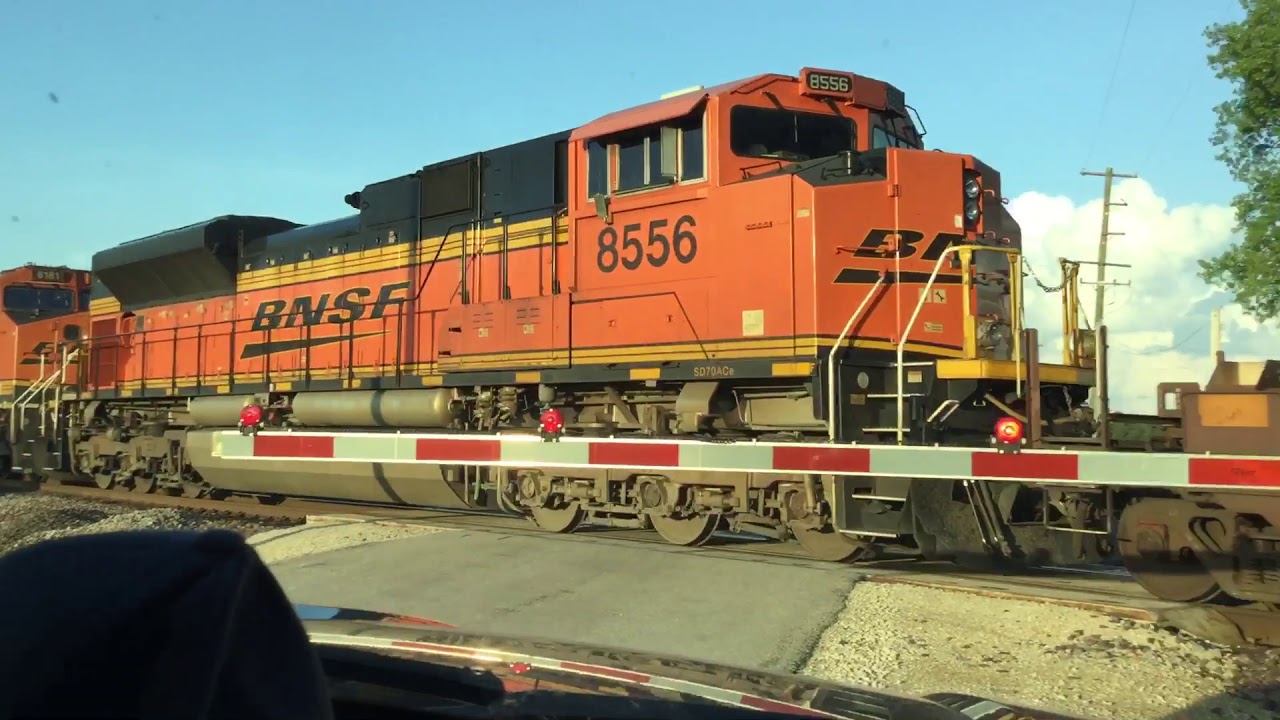 BNSF 8391 at Seco Road near Elwood, IL: Another Huge Intermodal with mid DPU’s - YouTube