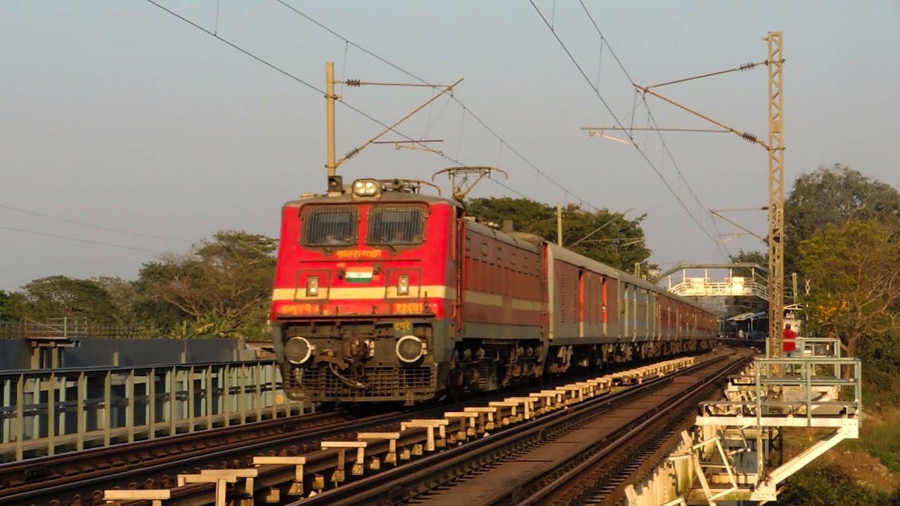 Red WAP4 + Red LHB At 130Kmph // Shalimar Hyderabad East Coast Express ...