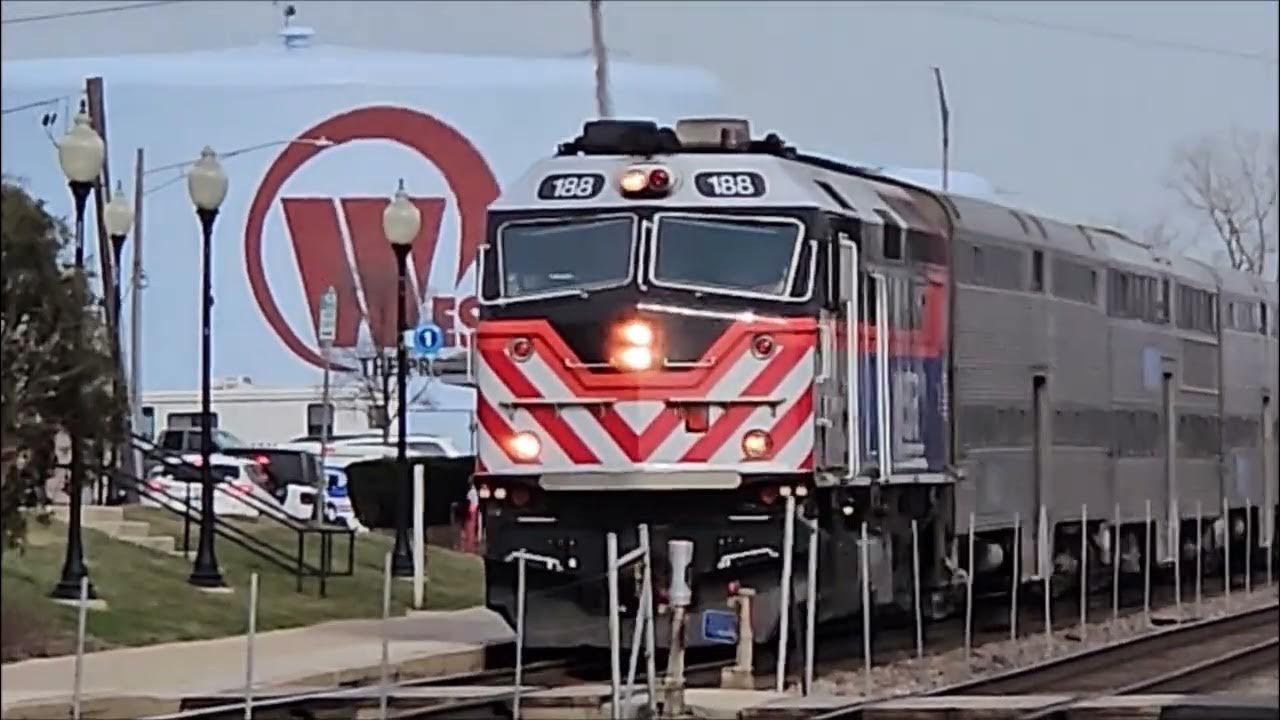 Metra BNSF Rush Hour At Westmont, IL 3/30/23 - YouTube