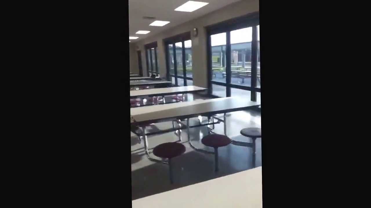 Fight in cafeteria - YouTube