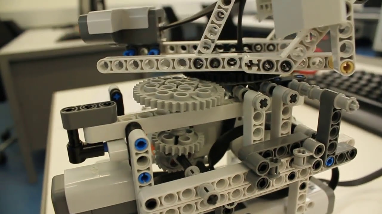 Lego Mindstorms shooting robot - YouTube