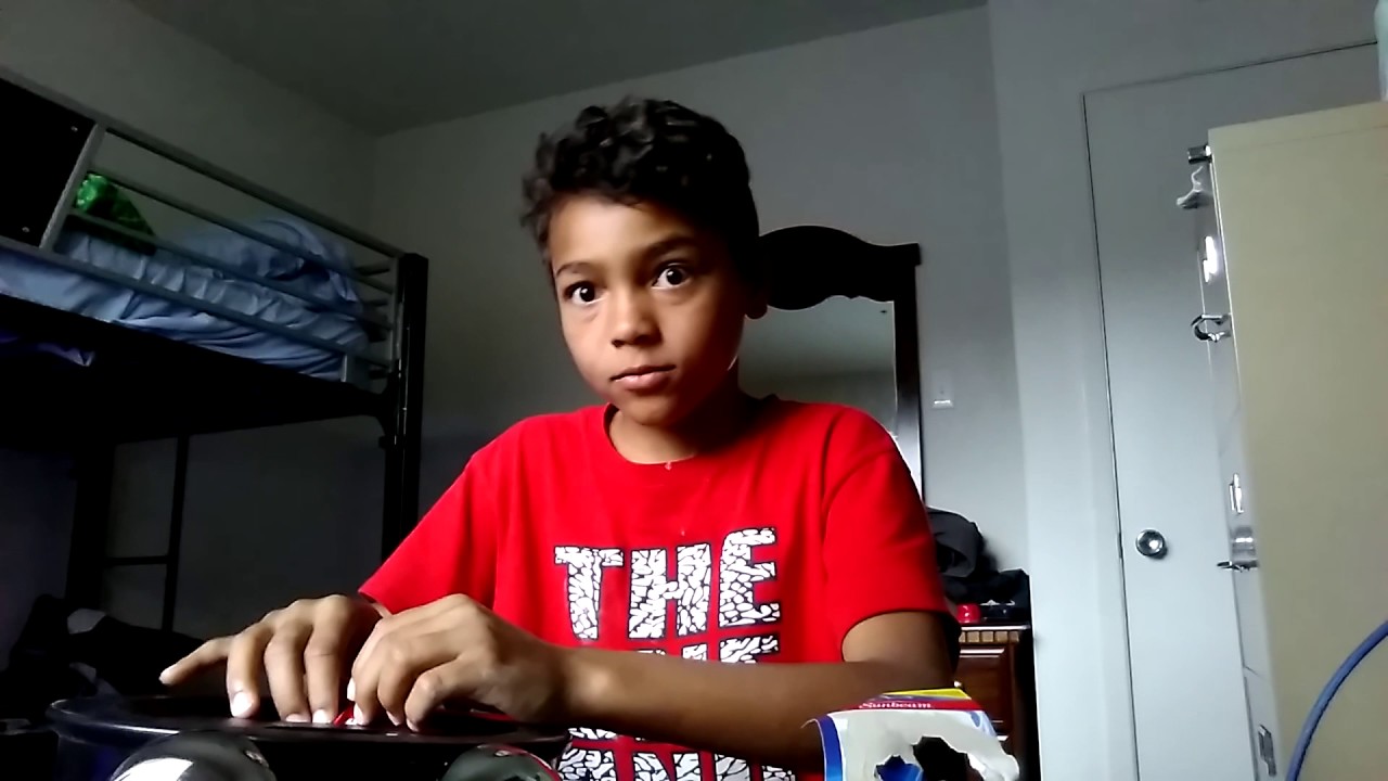 Unboxing a angry bird clock - YouTube