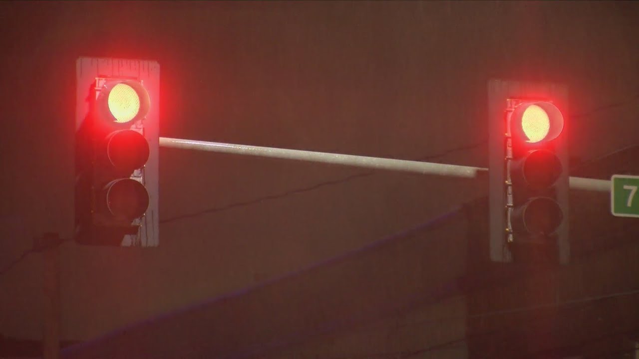 Traffic lights blinking for 90 days - YouTube