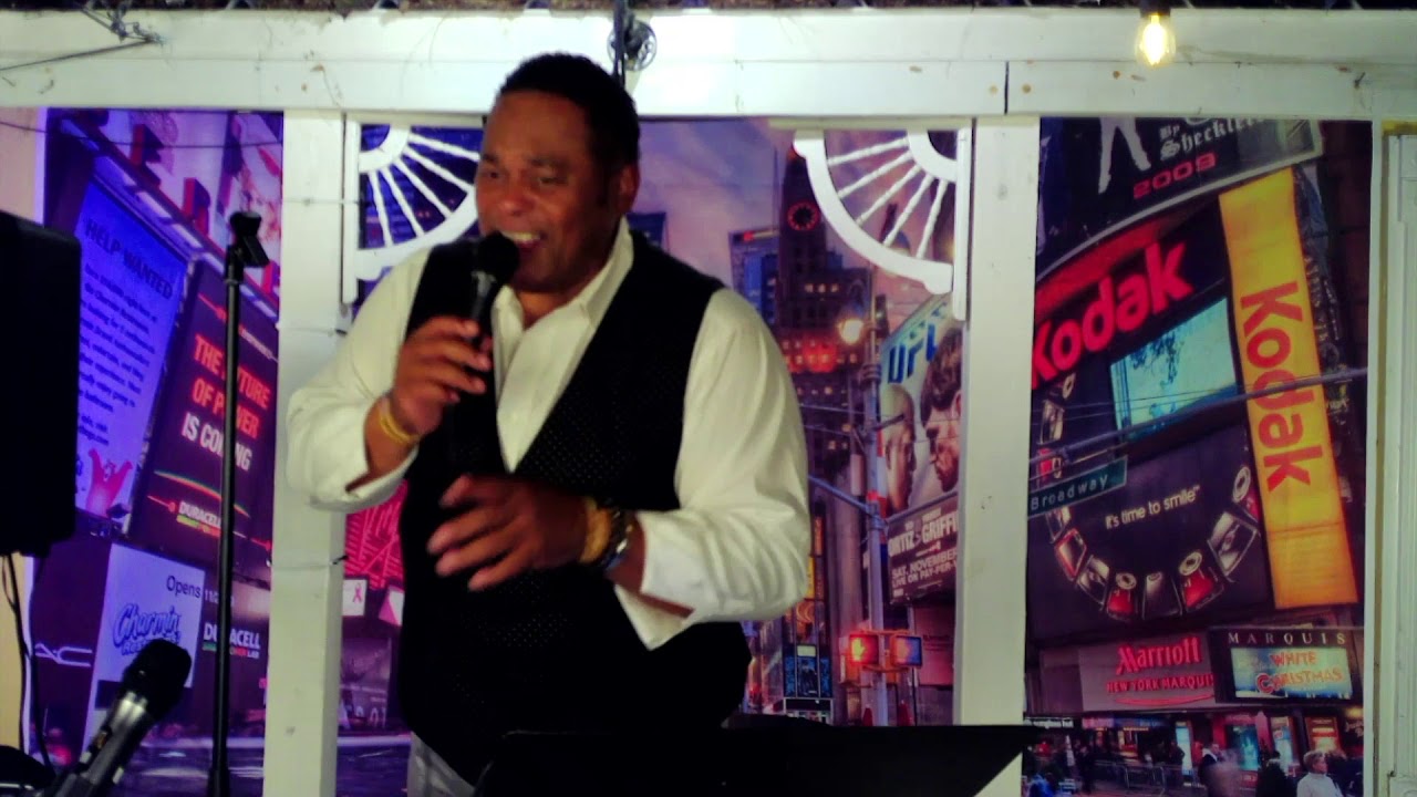 Rick McIver sings to our cats and Friends - YouTube