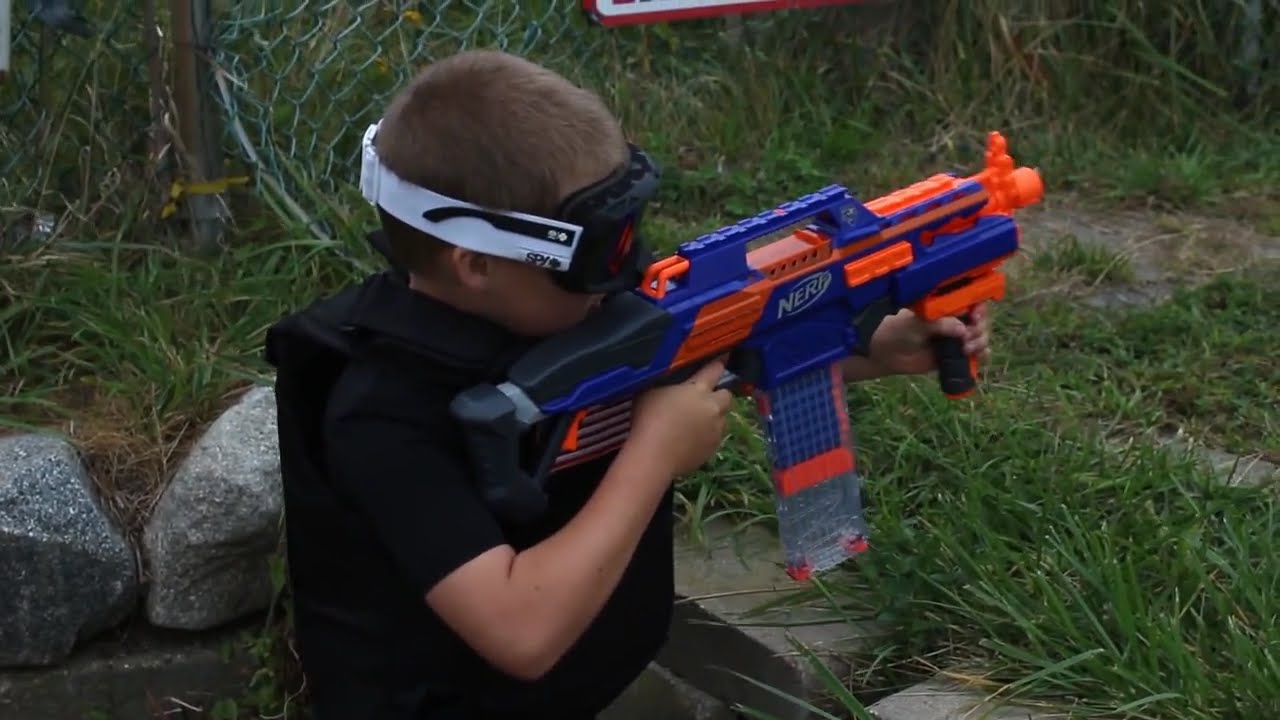 Nerf War: Beach Attack - YouTube