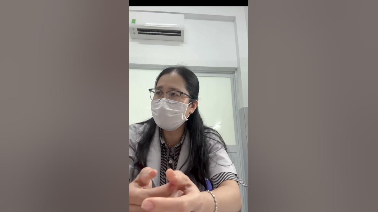 Bị Mụn Kích Ứng Do Thoa Kem Trắng Da - Phòng Khám Da Liễu Dr Phuc - YouTube