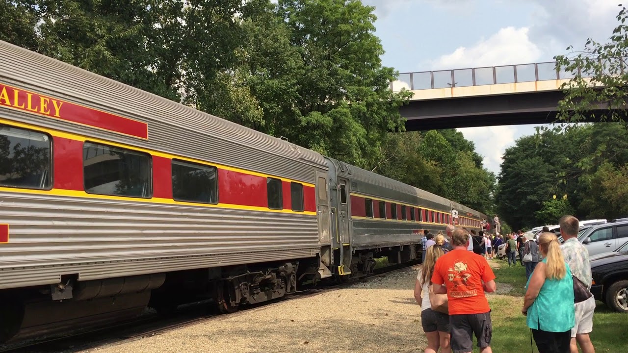CVSR 1822 pulls up NKP 765's train - YouTube