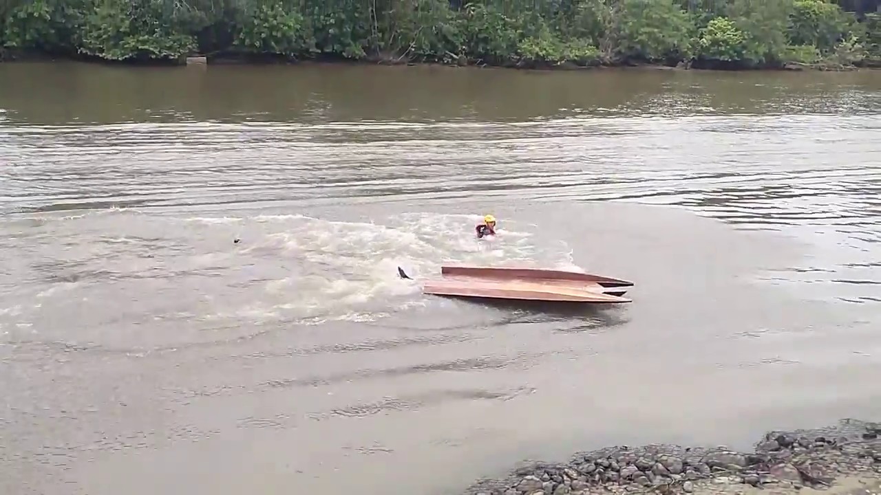 2018 Lumba Perahu Sungai Temburong( 6th Short Clip)**Boat Flipped ...