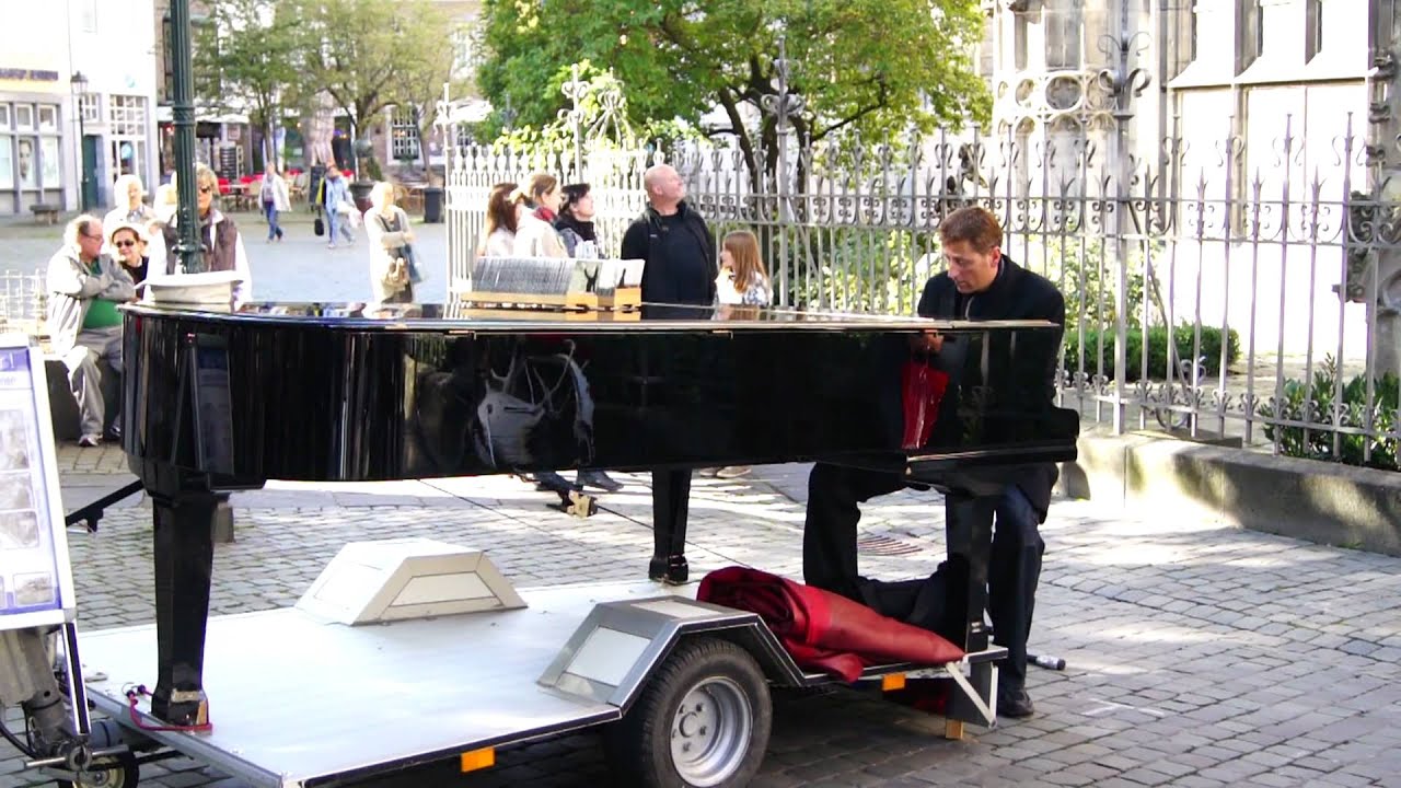 Piano am Domplatz, Aachen, Germany [HD] - YouTube