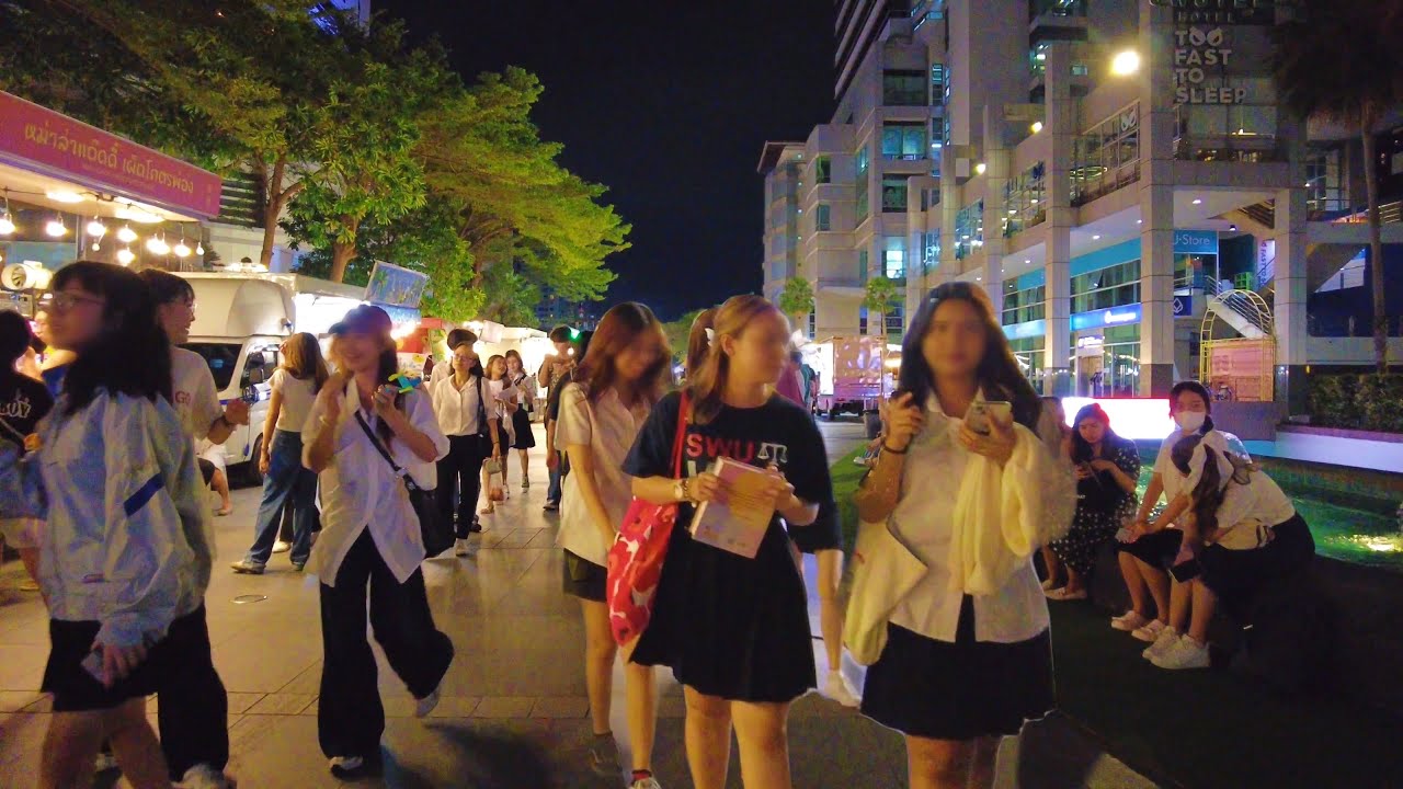 4K 🇹🇭 Evening Walking in Downtown Bangkok (SWU Night Market) - YouTube