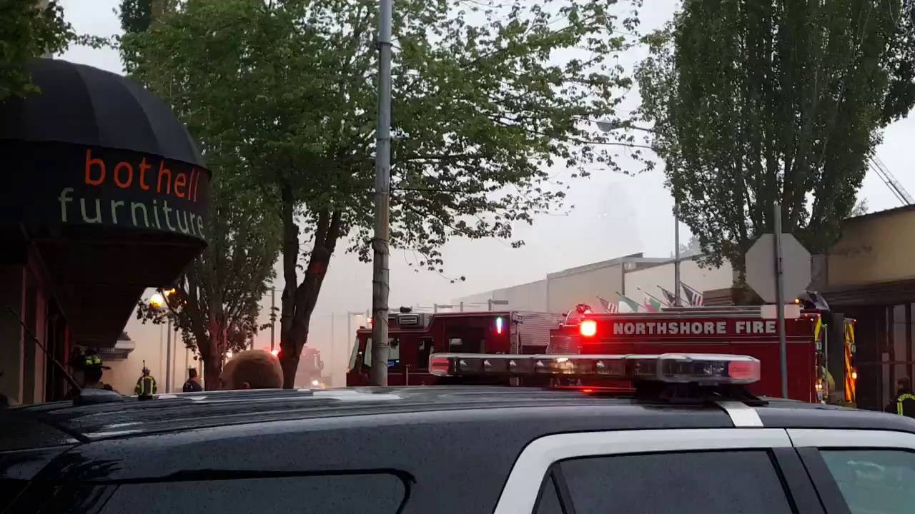 Shoreline Deputy Chief On Scene Bothell Fire - YouTube