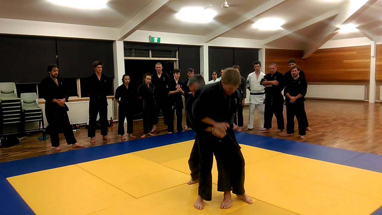 Belly to back suplex defense - YouTube