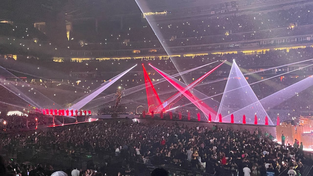 The Weeknd - I Feel It Coming “Live” in Houston - YouTube
