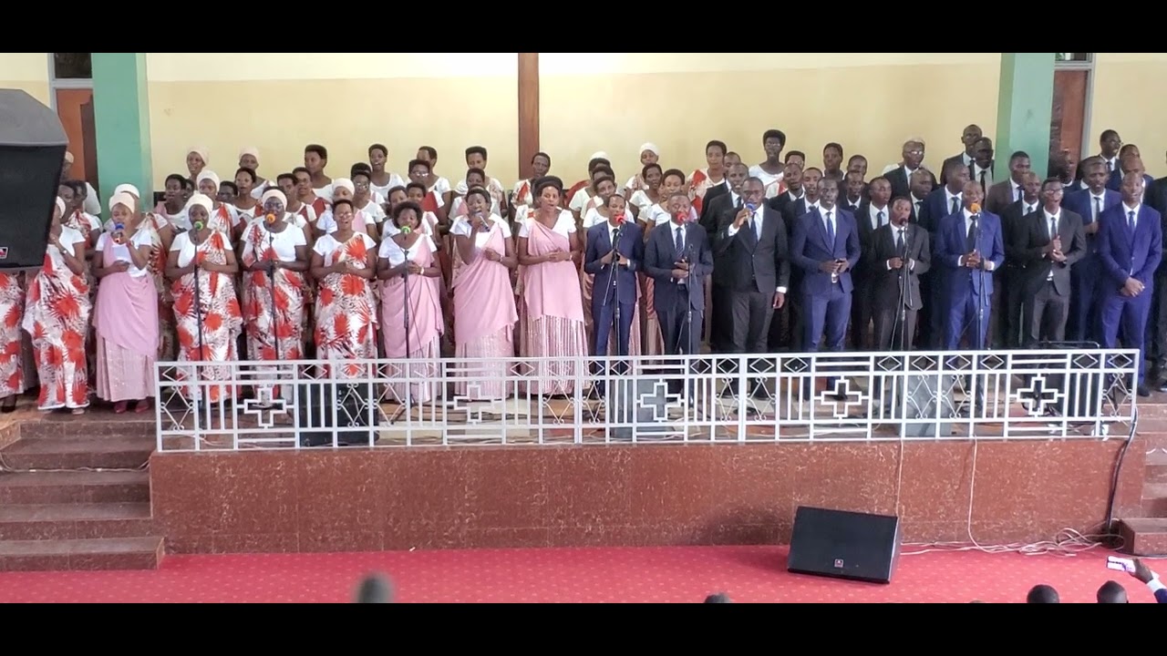 chorale yakabiri Eglise pentecote Ngagara Q4 - YouTube