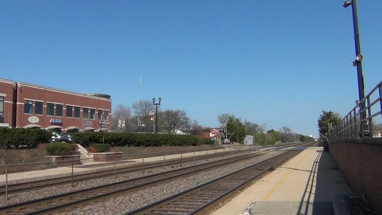Amtrak Southwest Chief followed by Metra 401 "Ollie" - YouTube