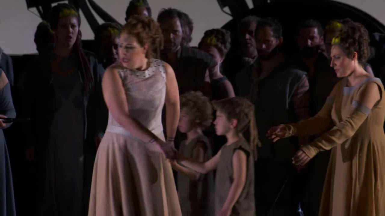 Norma Final scene RADVANOVSKY Deh!Non volerli vittime. - YouTube