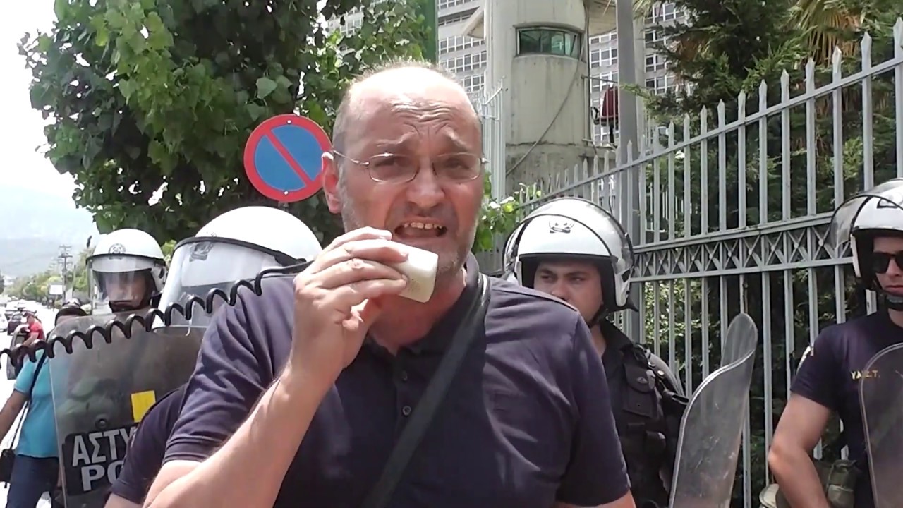 Γ.Τασιούλας|Παράσταση διαμαρτυρίας στο υπ. Προστασίας του Πολίτη - YouTube
