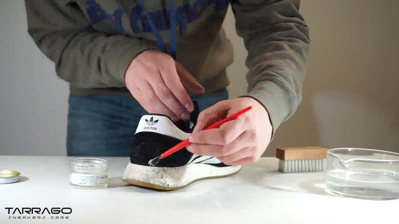 How to Use Tarrago Midsole Cleaner - YouTube