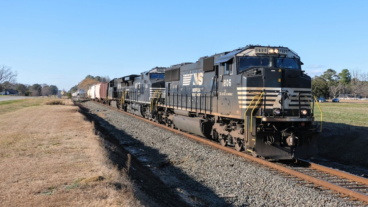 NS P98 with SD70ACC Leader: Pine Level & Goldsboro, NC - 12/18/2022 - YouTube