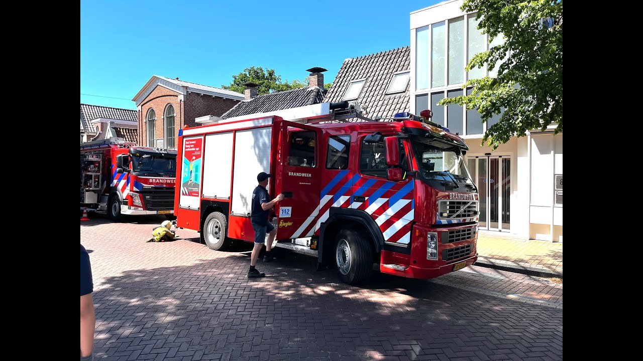 Demonstration of a person being rescued from a car - YouTube