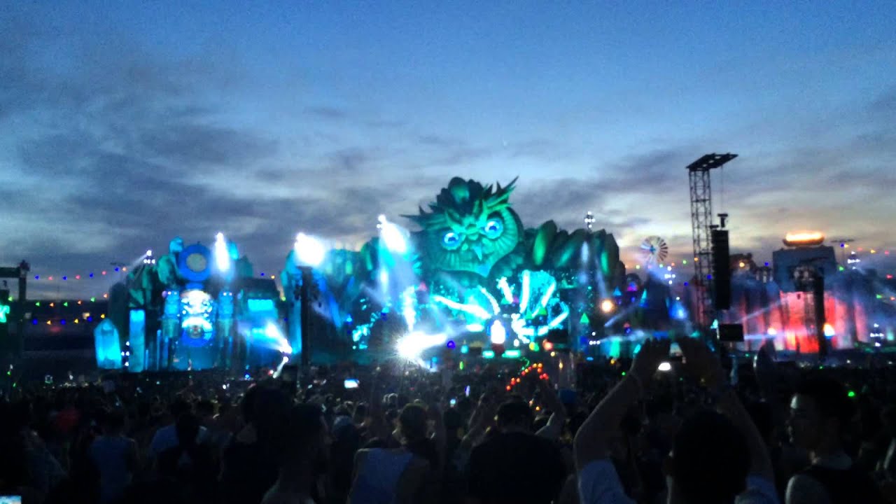 Showtek - Booyah (Live) (EDC Las Vegas 2015) - YouTube