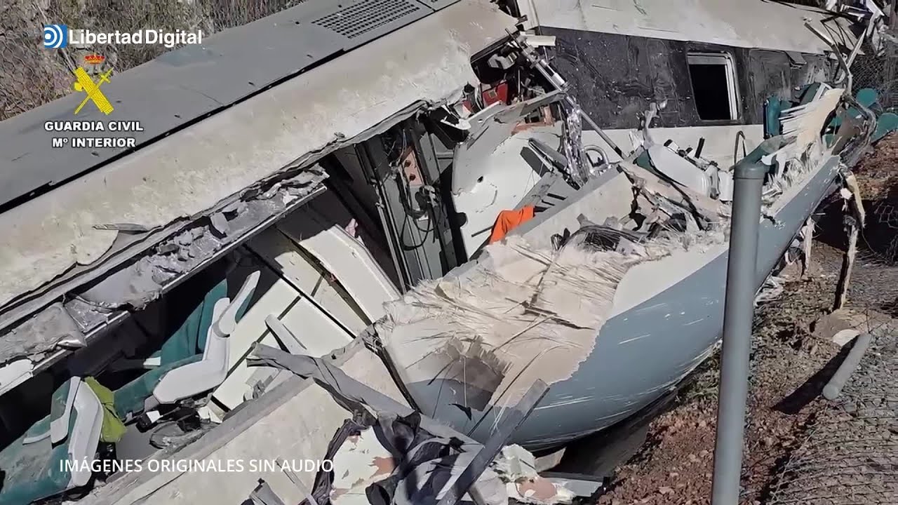 El estado catastrófico de uno de los trenes de Renfe tras el accidente ...
