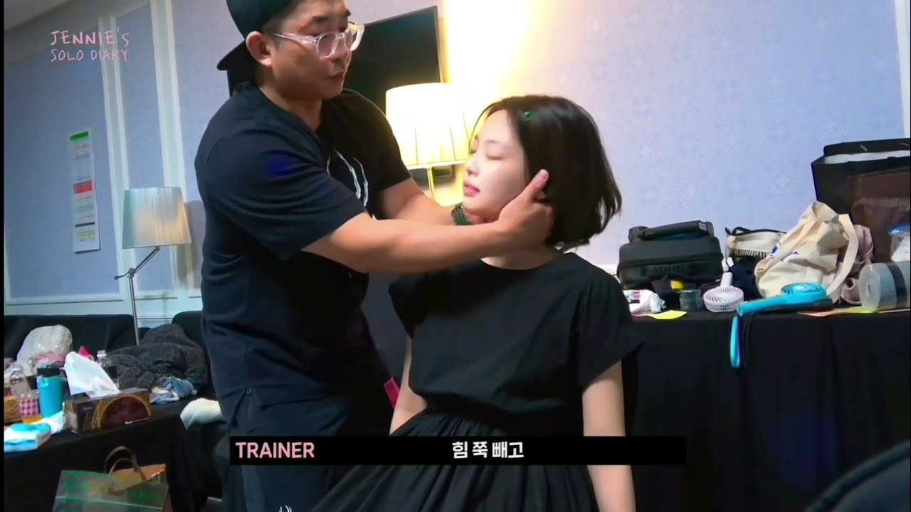 블랙핑크(blackpink) 제니의 귀여운 볼(Jennie's cute cheeks) - YouTube