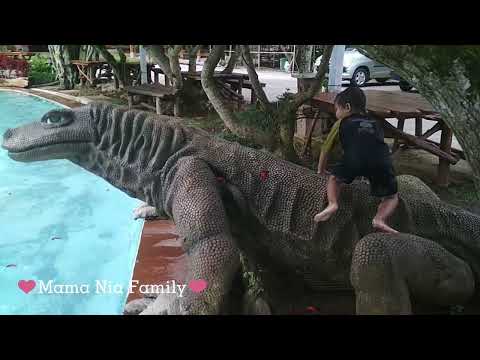 Renang sama kakak di Hotel Jawa Dwipa Tawangmangu..