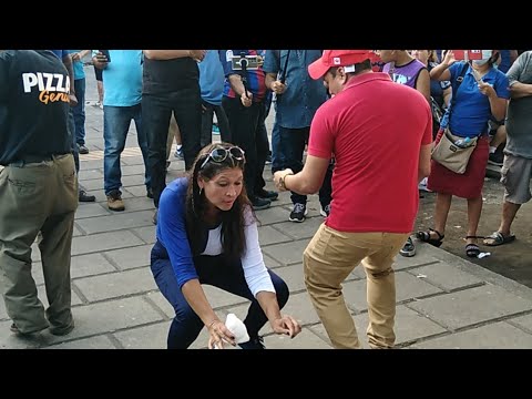 MIRA COMO MUEVE EL CUCHUMBO LA ROBOTINA 💃🕺💃 - YouTube