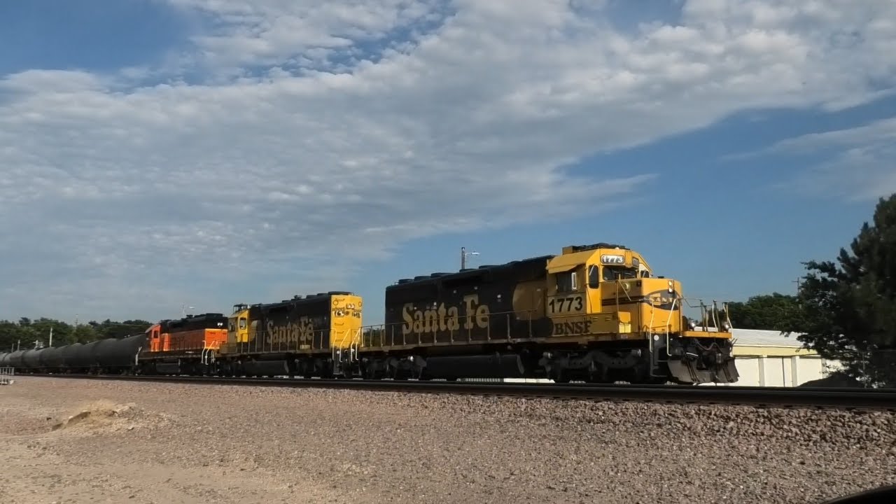 BNSF 1773 West in Emporia, KS 7/11/22 - YouTube
