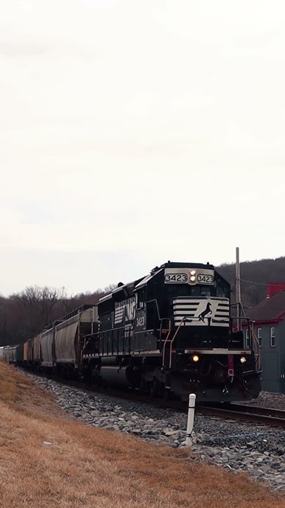 NS K21 with NS SD40-2 3423 with a Leslie RS3L. 3/13/25 - YouTube