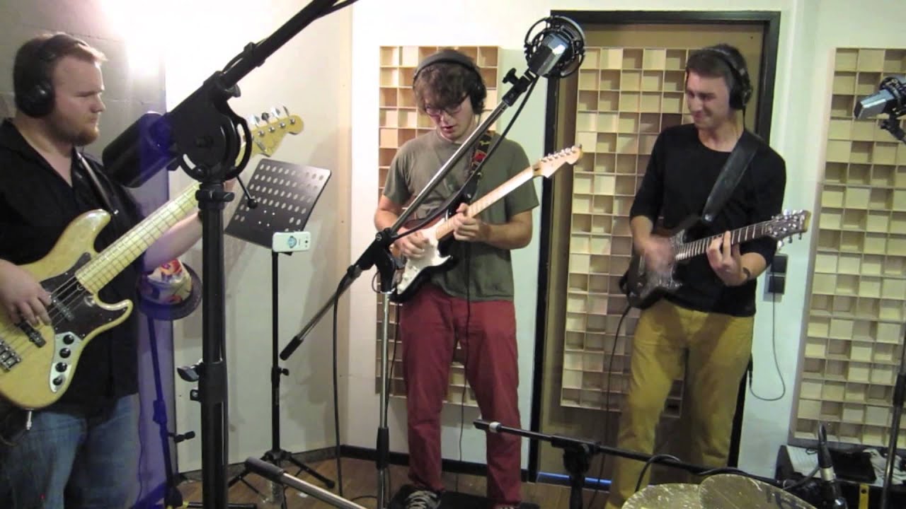 Larry Carlton - Room 335 (Cover) - YouTube