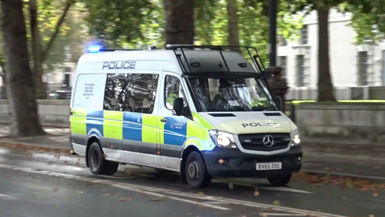 Metropolitan Police Vans Responding X3 - YouTube