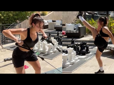 Andrea Botez is a fitness freak.