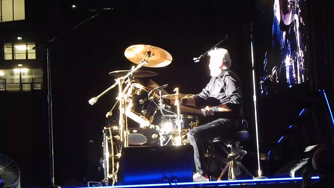 Roger Taylor AND Rufus Tiger Taylor drum solo live in Sofia!! love you ...