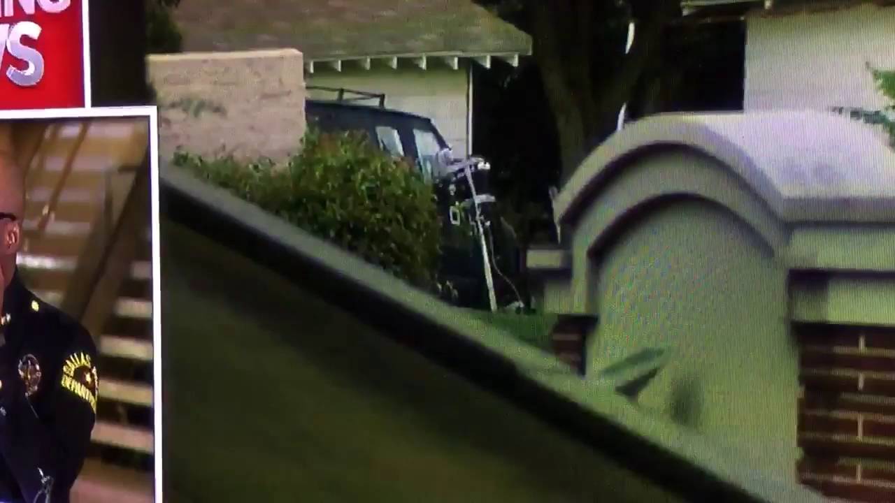 Video shows how Dallas police Use Bomb Disposal Robot to blow something ...