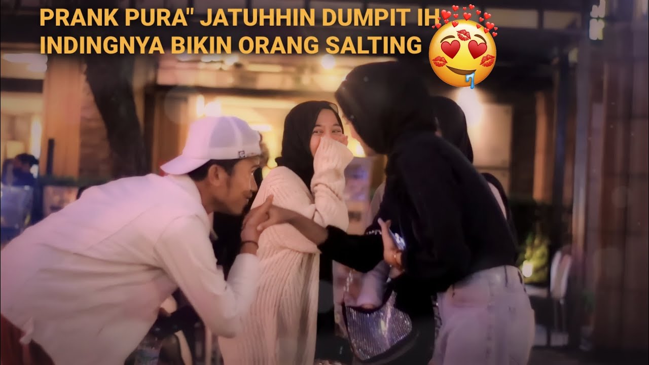 prank pura" jatuhhin dumpit lh indingnya bikin orang salting😍 - YouTube