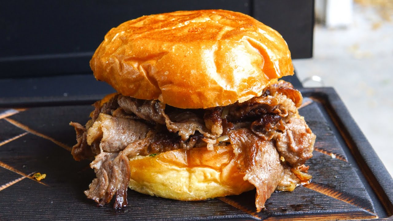 Sliced Beef Brisket BBQ Garlic Bread Burger Cooking Sounds ASMR 4K ...