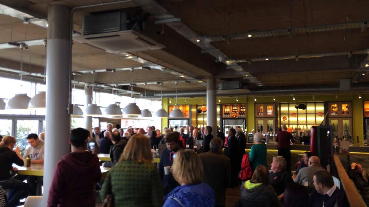 Treorchy Male Choir sing Gwahoddiad in Wetherspoons on Cardiff Bay ...