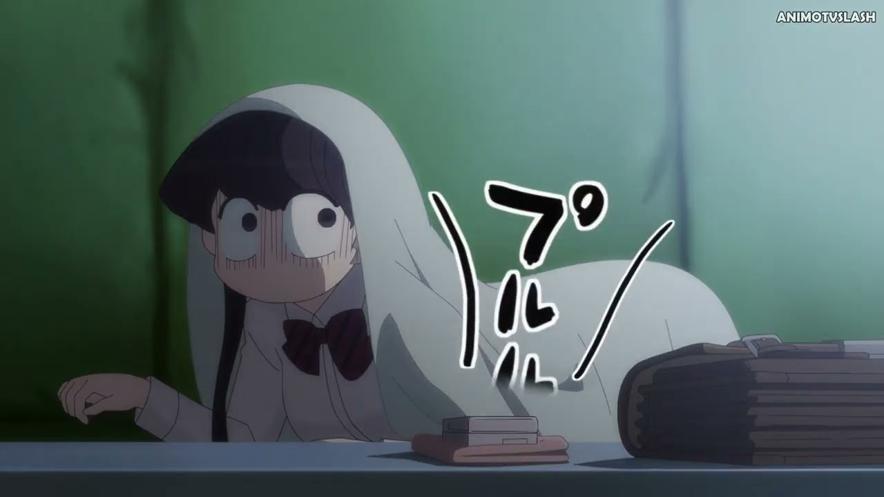 Komi scared of thunder - YouTube