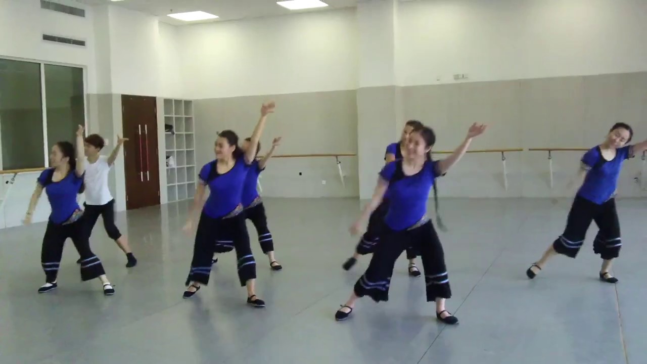 Tea Picking Dance of Zhuang Ethnic - YouTube